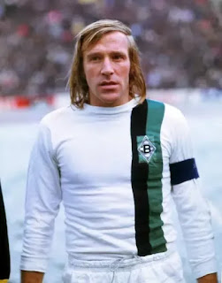 Enciclopedia de Futbolistas: Gunter Theodor Netzer
