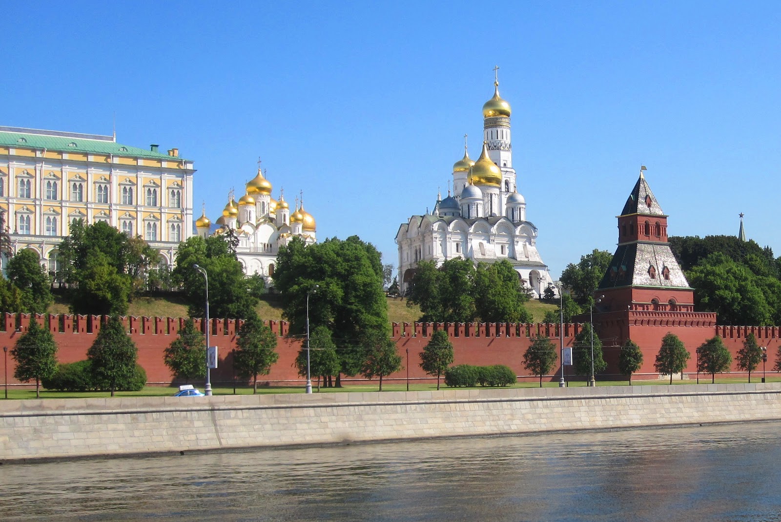 Cannundrums: Dormition Cathedral and Cathedral Square - Moscow