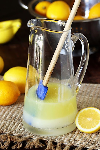How to Make Homemade Lemonade | The Kitchen is My Playground