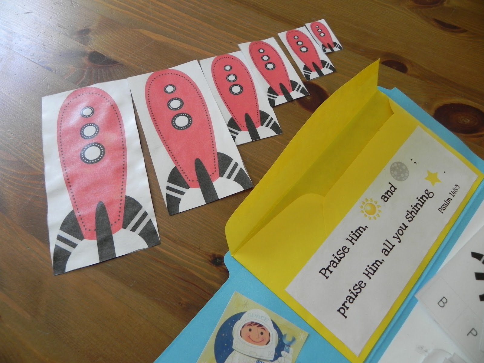 Knitting a Family: Our Astronaut Lapbook