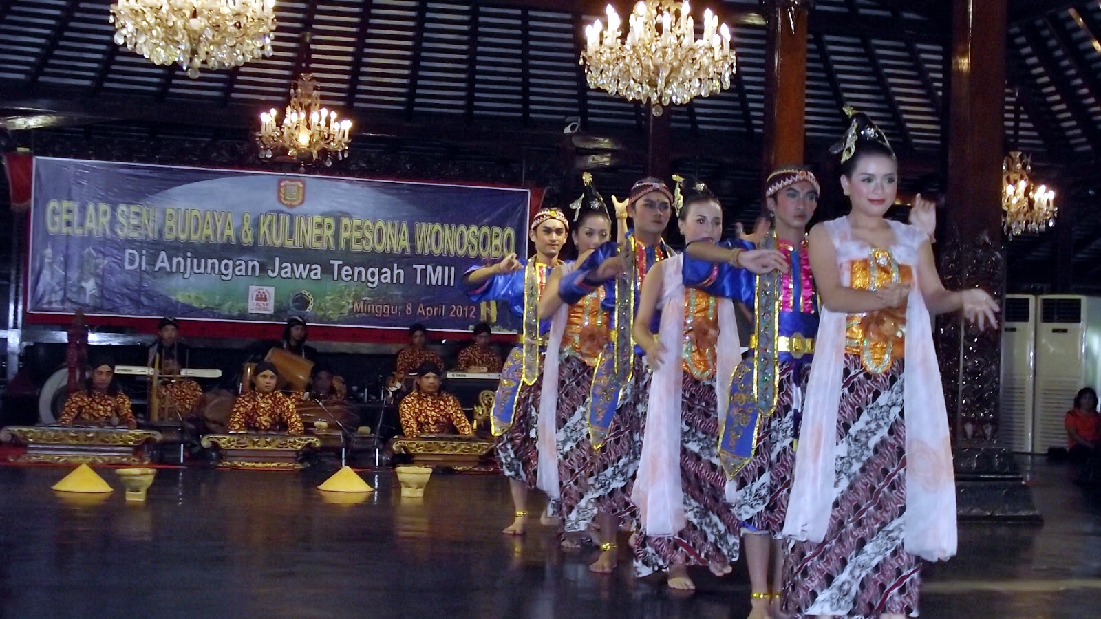 seni budaya & tokoh karakter: Tokoh Wayang Raksasa Yang Berbudi Luhur