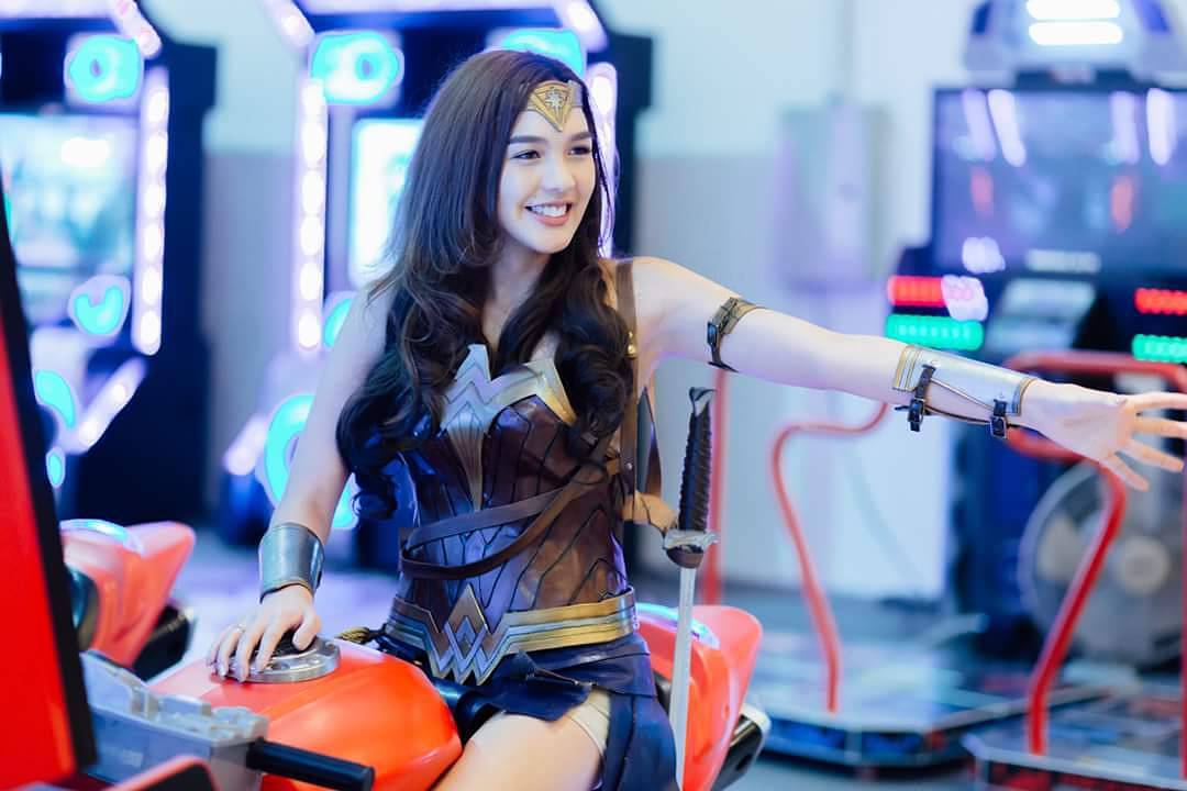 Foto Cosplayer Wonder Women asal Thailand ini di jamin buat anda susah tidur