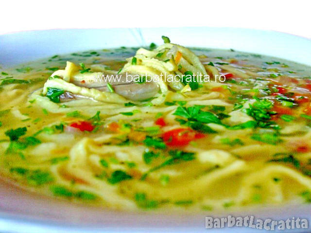 Supă de pui cu tăiţei de casă | Rețete BărbatLaCratiță