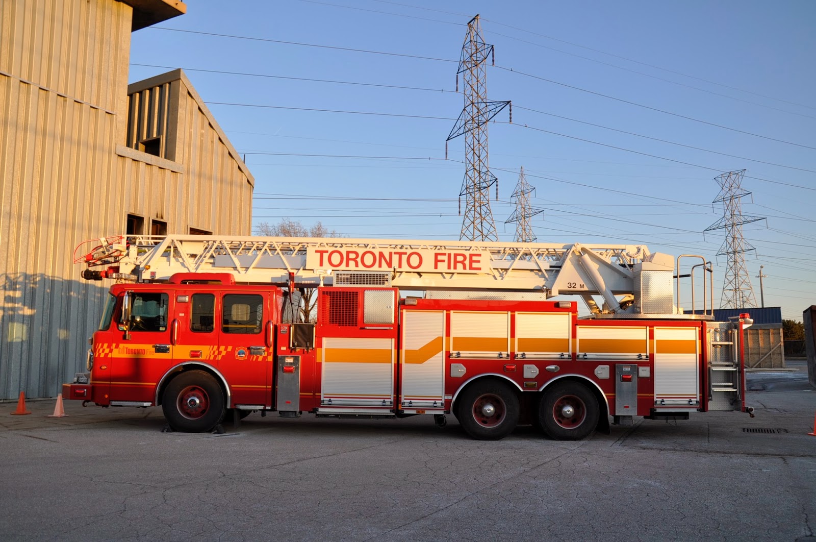 Toronto Fire Pics - Blog: October 2013