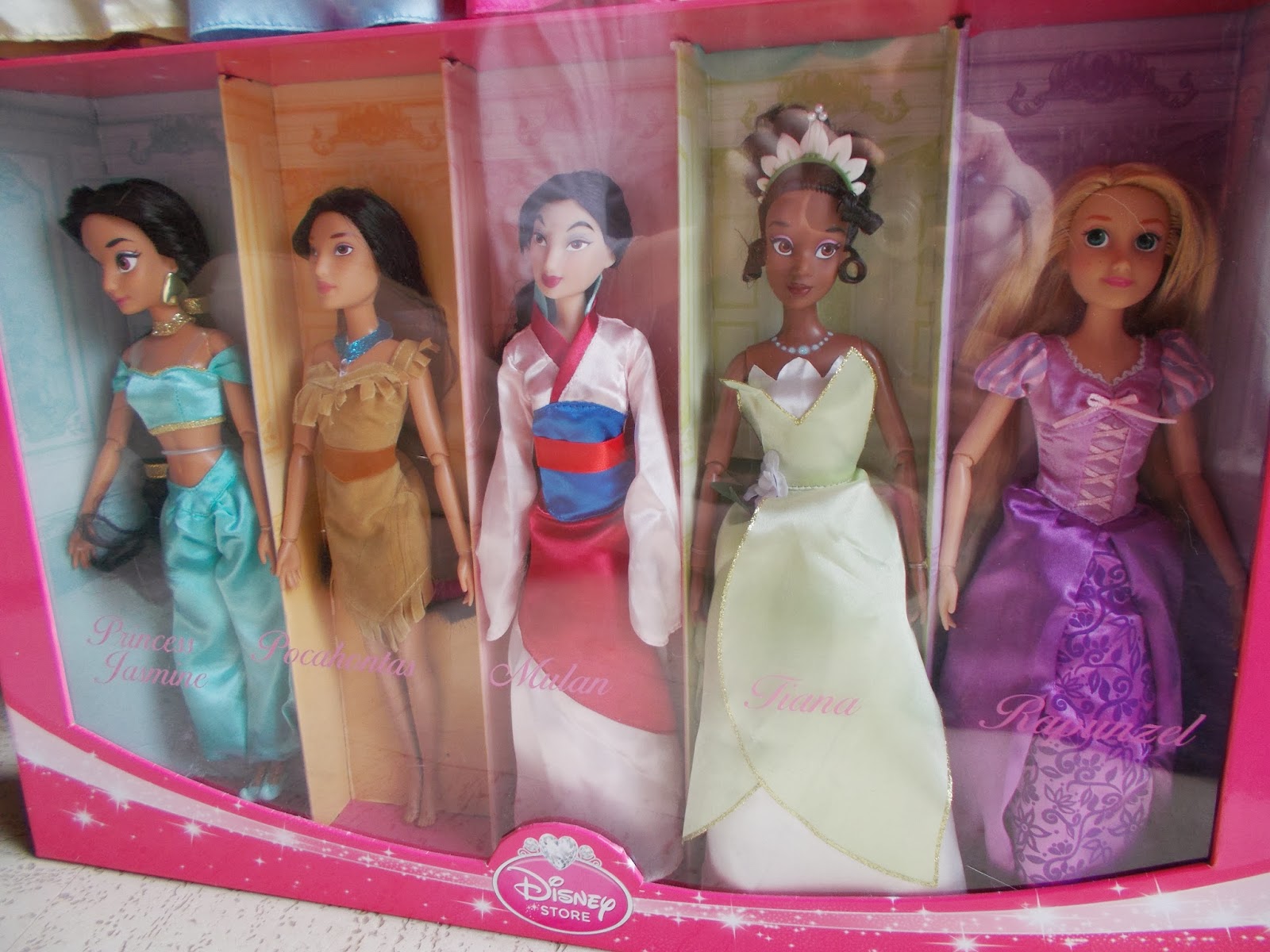 Le monde des poupées Disney: Coffret 10 poupées princesses par Disney store