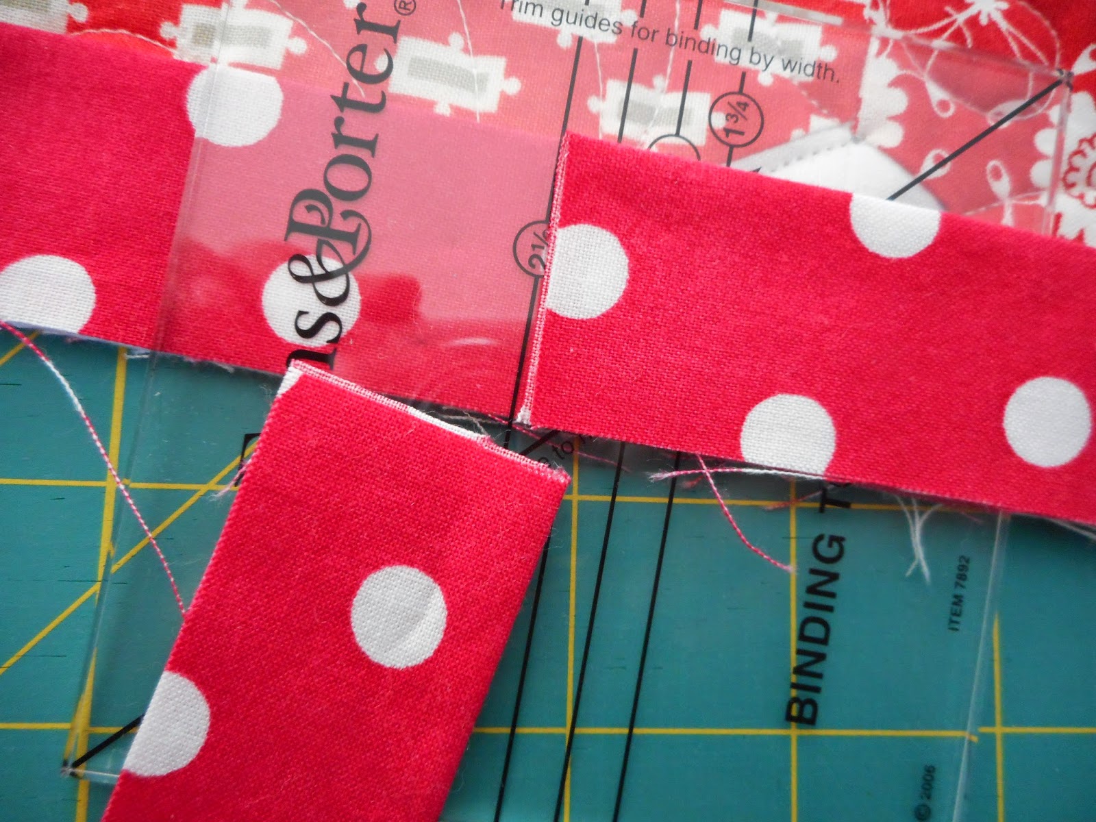 Pinkadot Quilts: Peppermint Patty and a Binding Tutorial