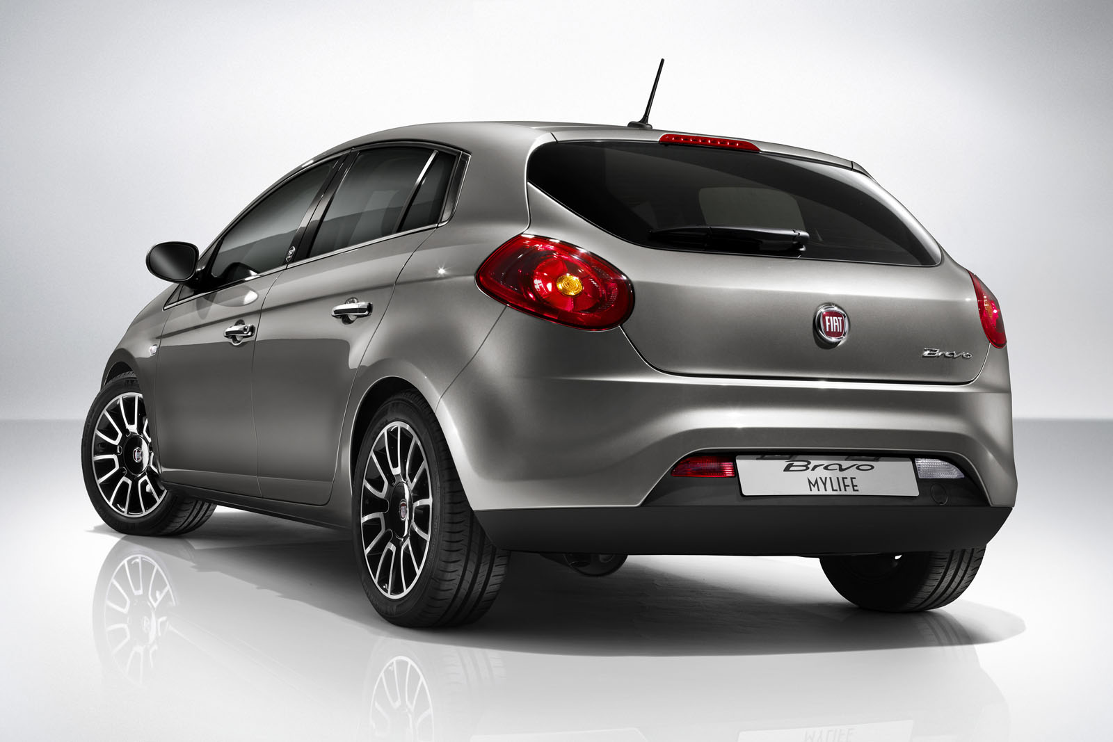 Garage Car: 2012 Fiat Bravo Mylife - Fiat launches new version of Bravo