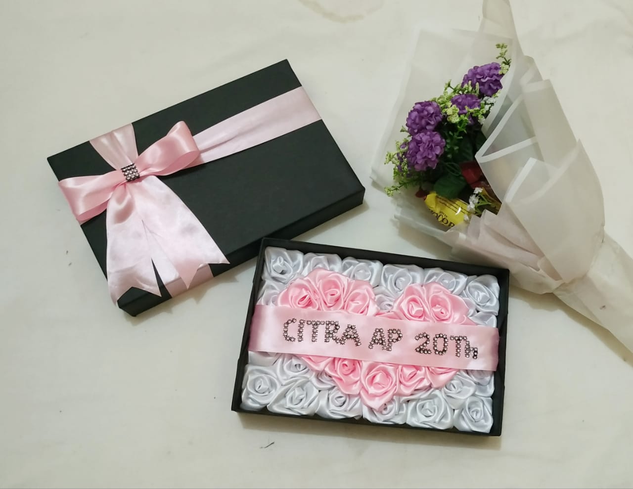 Bunga Wisuda Tangerang I Bunga Box FF30 - Jual bunga handmade