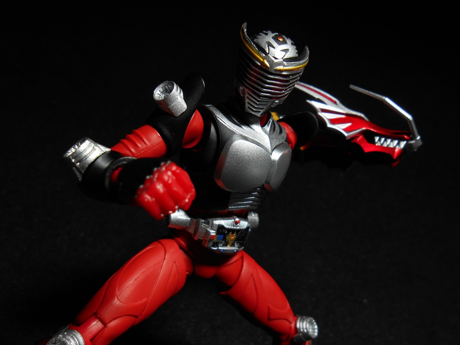 Review: S.H.Figuarts Kamen Rider Ryuki & Dragreder | Night's Corner