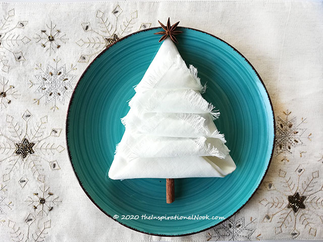 DIY Christmas Tree Napkin Fold