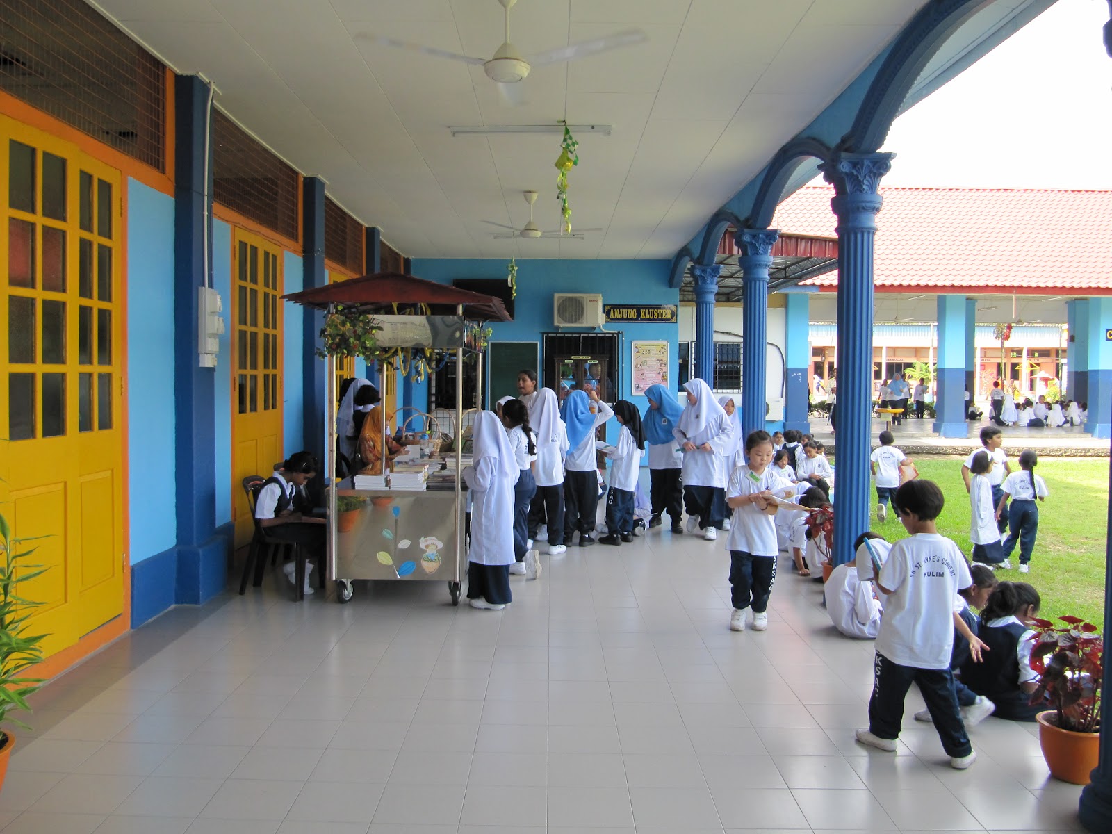 SK.ST. ANNE'S CONVENT: GALERI