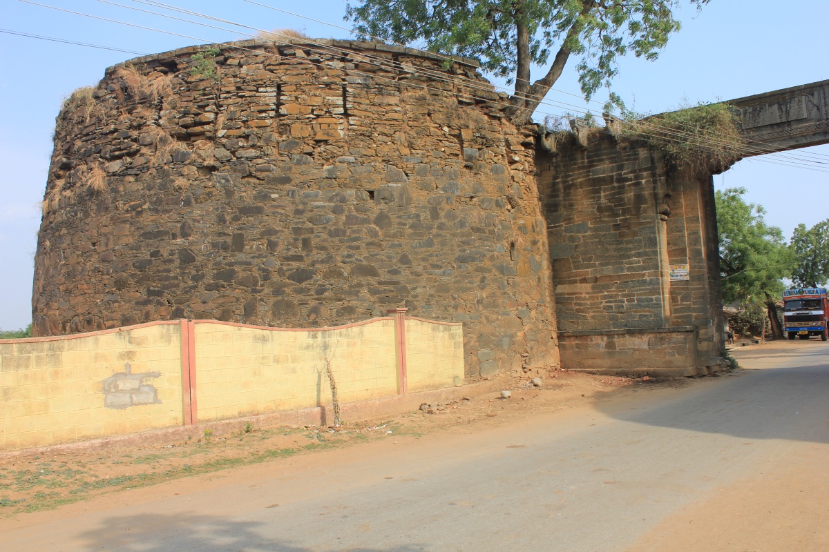 Journeys across Karnataka: Savanur: fort ruins and Baobab trees