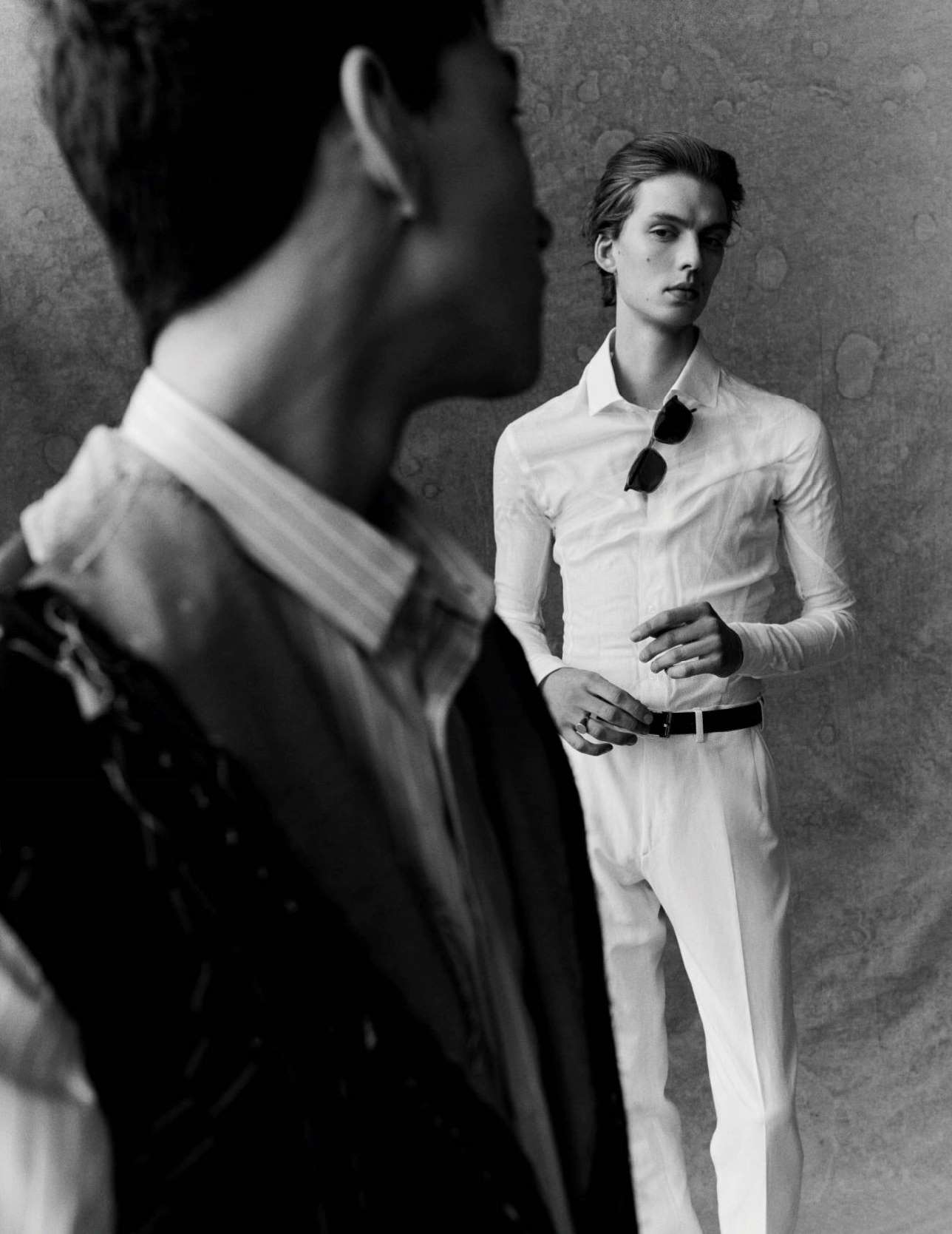 Amit Israeli captura la anatomía del movimiento para Vogue Hommes Paris