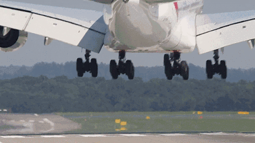 Ang Eroplano sa Flight - MyDok Tech™