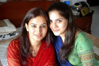 Cute Pakistani Girl Aabidah Her Friend From Multan | HOT MALLU AUNTIES