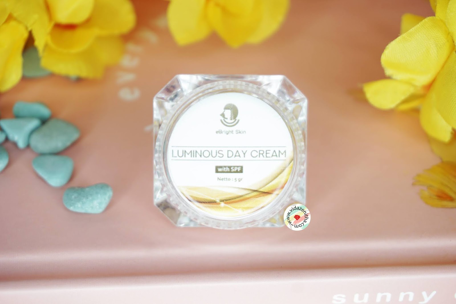 CARA MEMBUAT WAJAH GLOWING TANPA MAKE UP | REVIEW EBRIGHT SKIN LUMINOUS ...