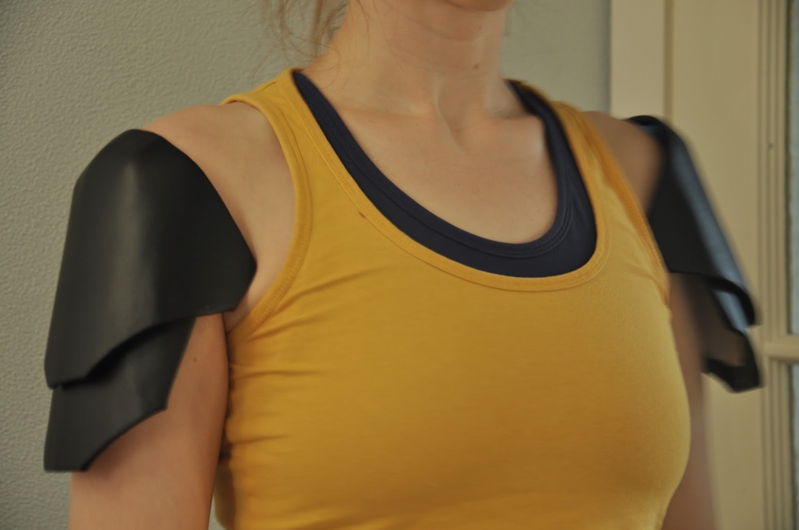 Casualty Cosplay: Armor from pulp board and fake leather for Yuma