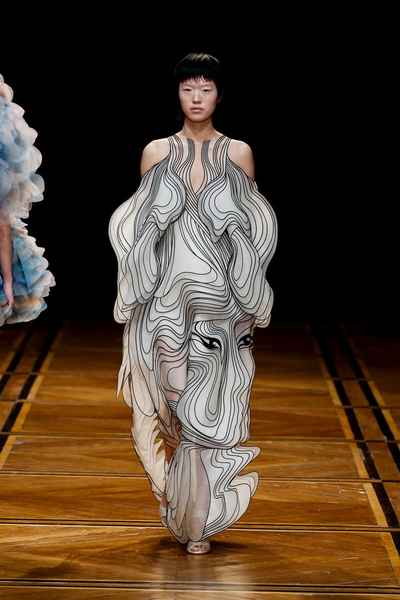 Hily Designs: Iris Van Herpen crea diseños inspirados en el arte y la ...