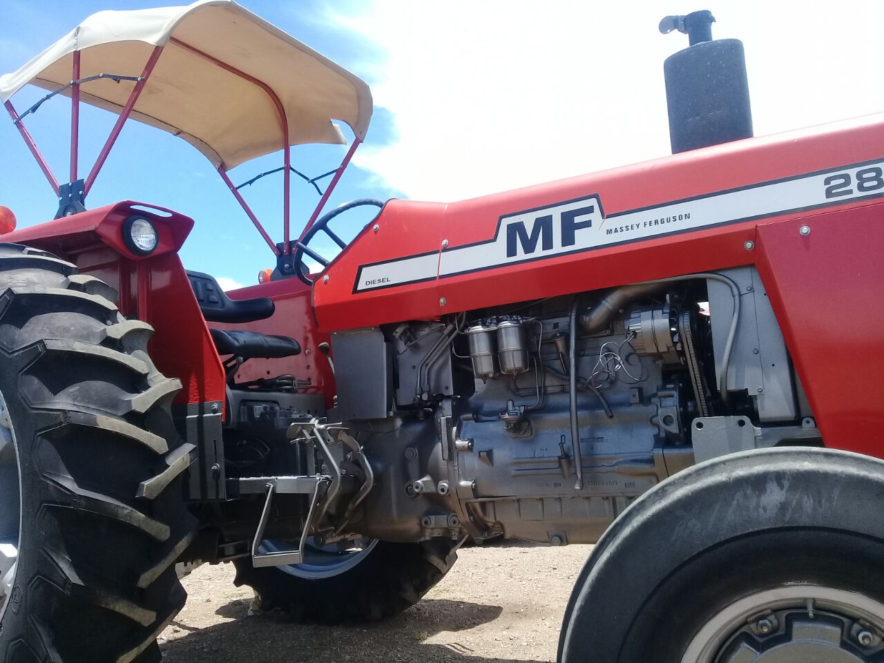 MAQUINARIA AGRICOLA INDUSTRIAL: Tractor Massey Ferguson 285... $9,800Dllls.