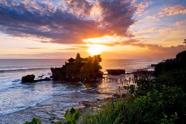 Tempat Wisata yang Memanjakan Mata Tanah Lot Bali ~ BALIKU INDAH