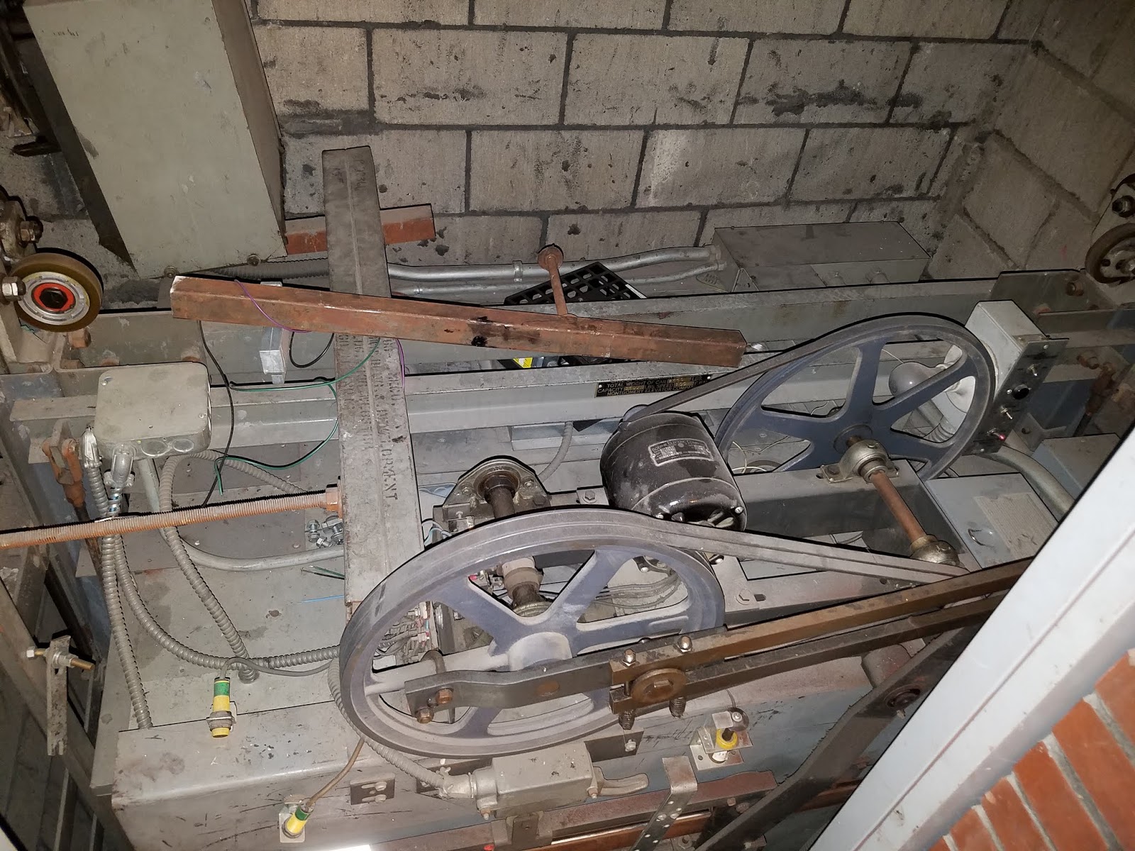 Chicago Elevator Maintenance - Colley Elevator: Hydraulic elevator modernization - Chicago, IL