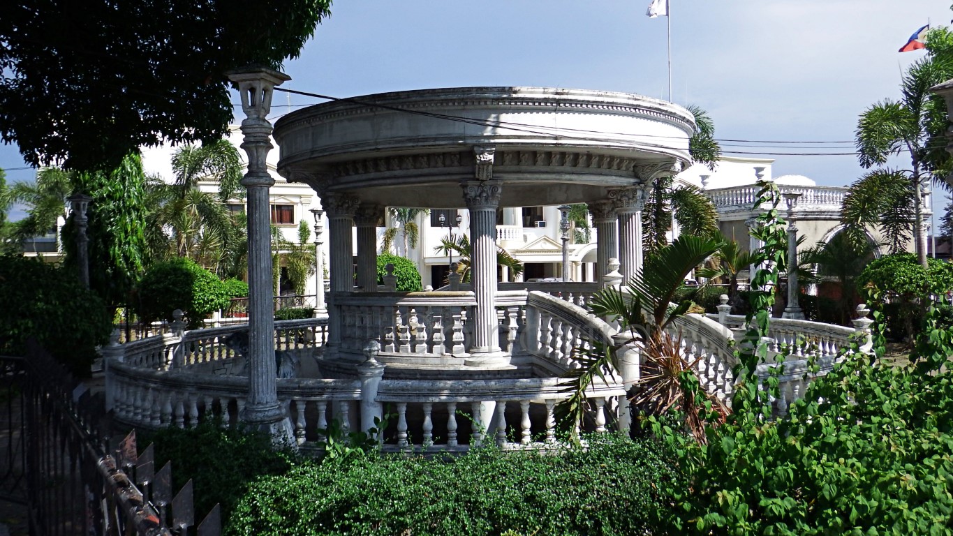 Tigbauan Municipal Hall