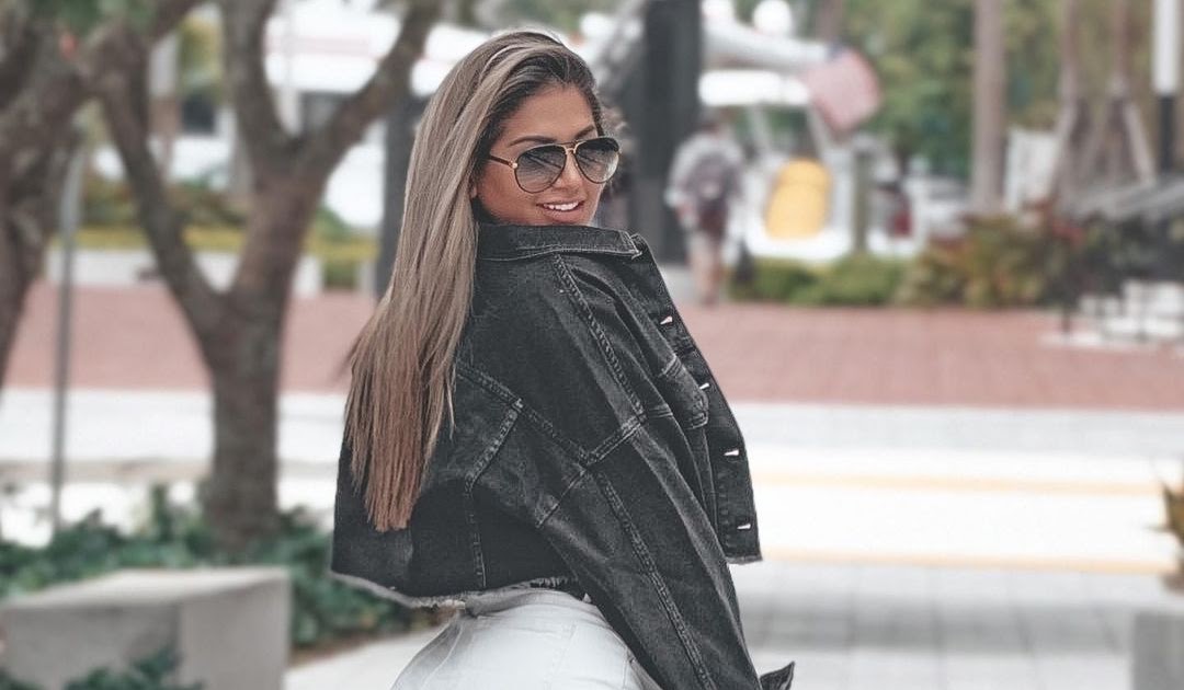 Ana Capozzoli Looks Hot Fitness Model Posing In Front Of The Camera ...