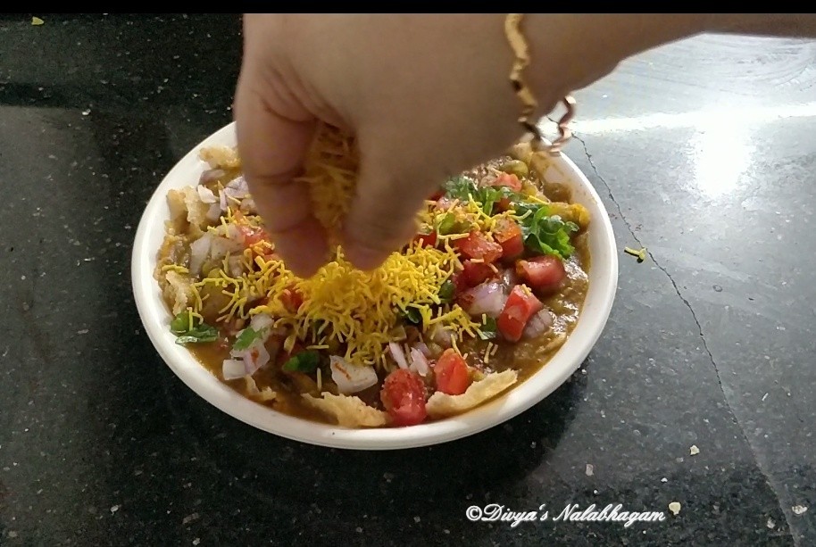 Karnataka style Masala Puri Chaat | Masala Puri chat recipe - Divya's ...