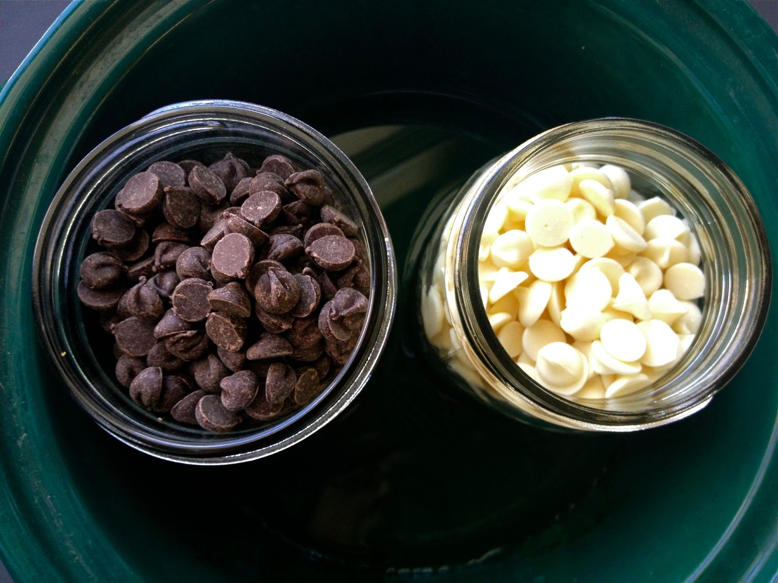 Stephanie Cooks Crockpot Dipping Chocolate stephanie-cooks-crockpot-dipping-chocolate