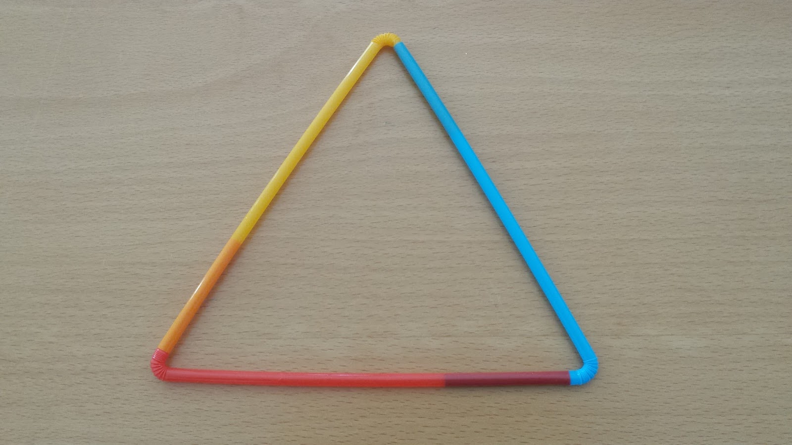 TECNOENSEÑANDO: Build a Resistant Structure Using Drinking Straws