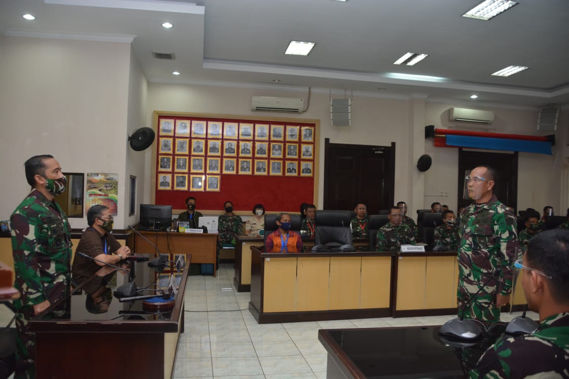 KEPALA DINAS PENERANGAN ANGKATAN DARAT MEMBUKA PENDIDIKAN MULTIMEDIA