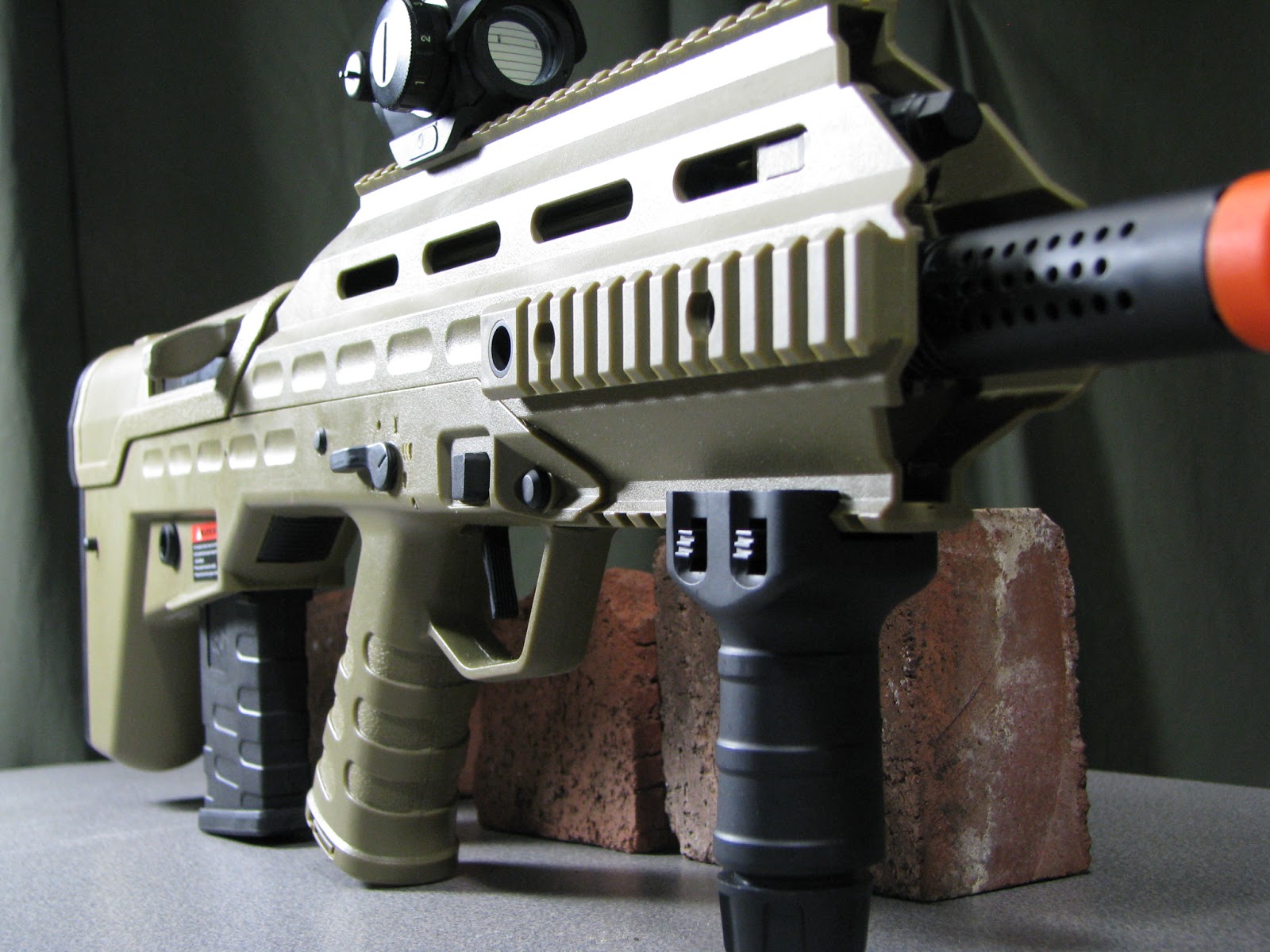 Hotspot Airsoft: APS UAR (Urban Assault Rifle) AEG