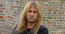 Zona Rock Dan Metal : CHRIS CAFFERY