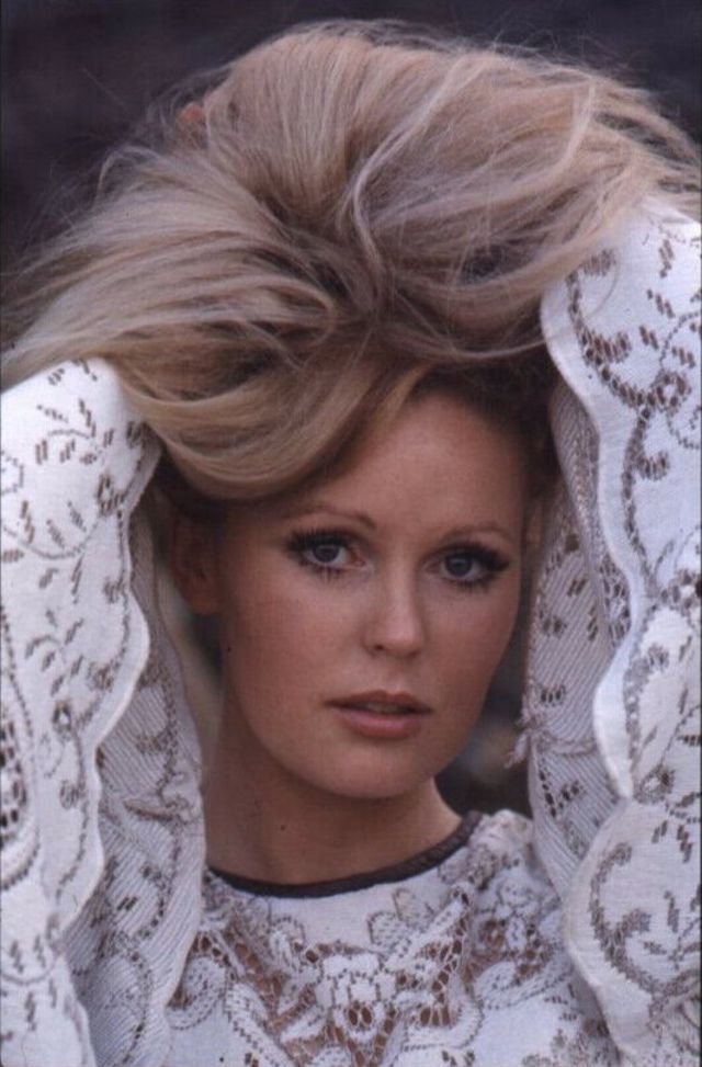 35 Fabulous Photos of Veronica Carlson in the 1960s and ’70s ~ Vintage ...