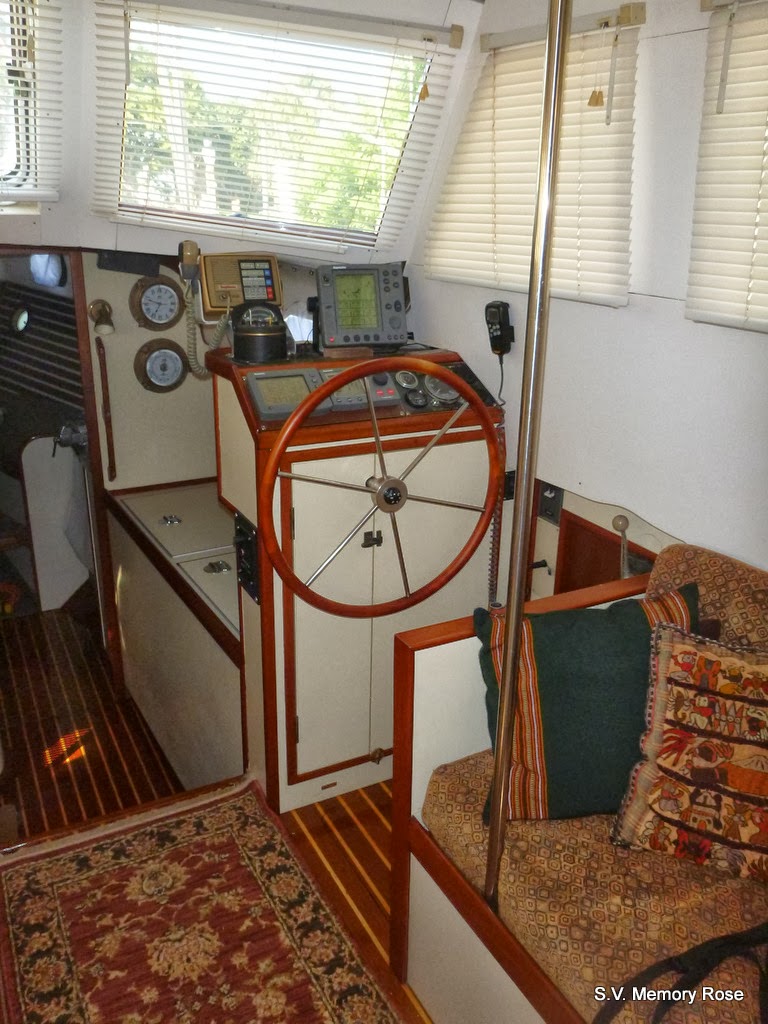 MEMORY ROSE: Forward Helm