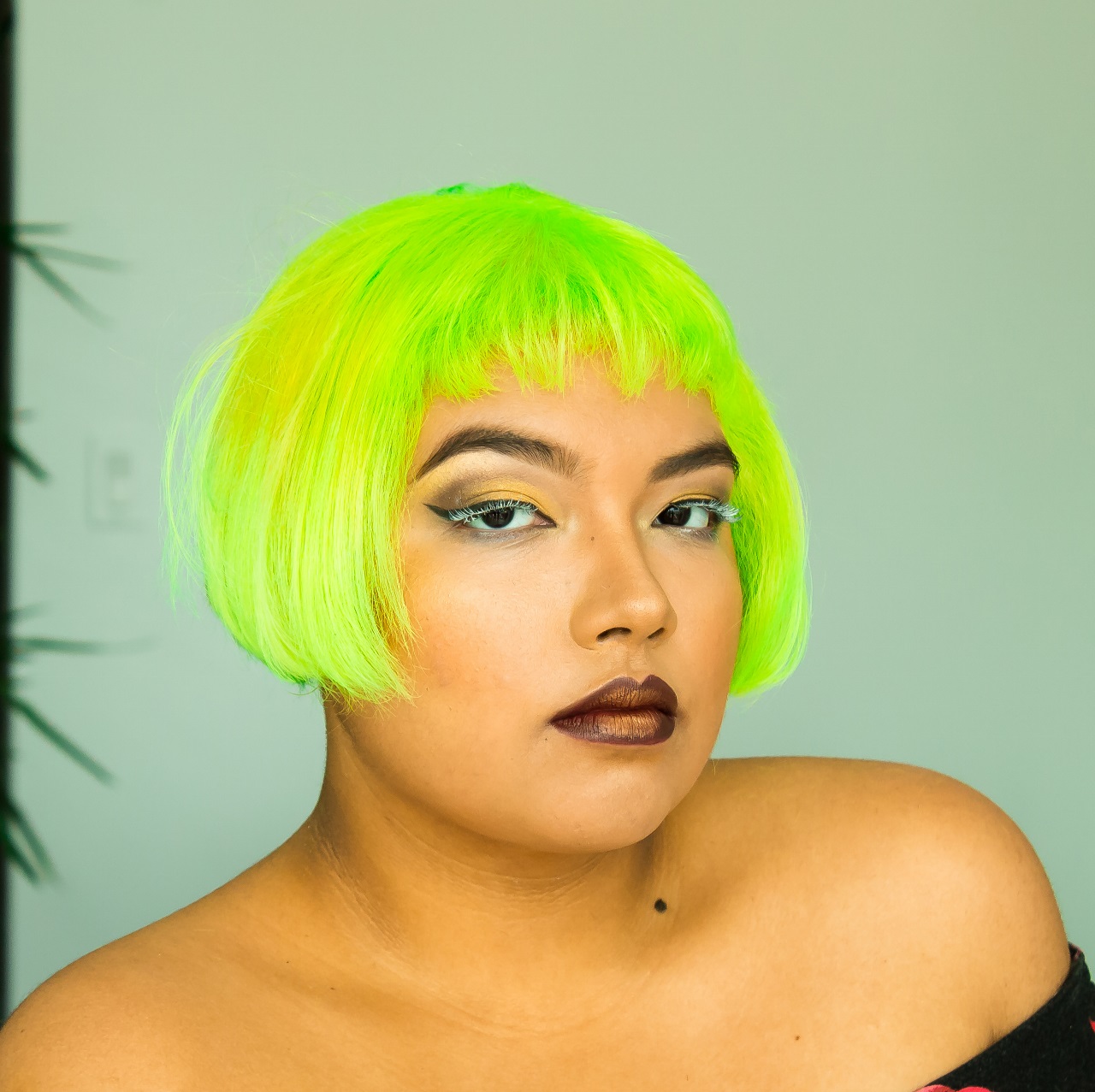 CORTE BOB CON COLORACIÓN AMARILLO NEÓN