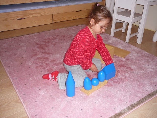 Rastieme s montessori: Geometrické telesá