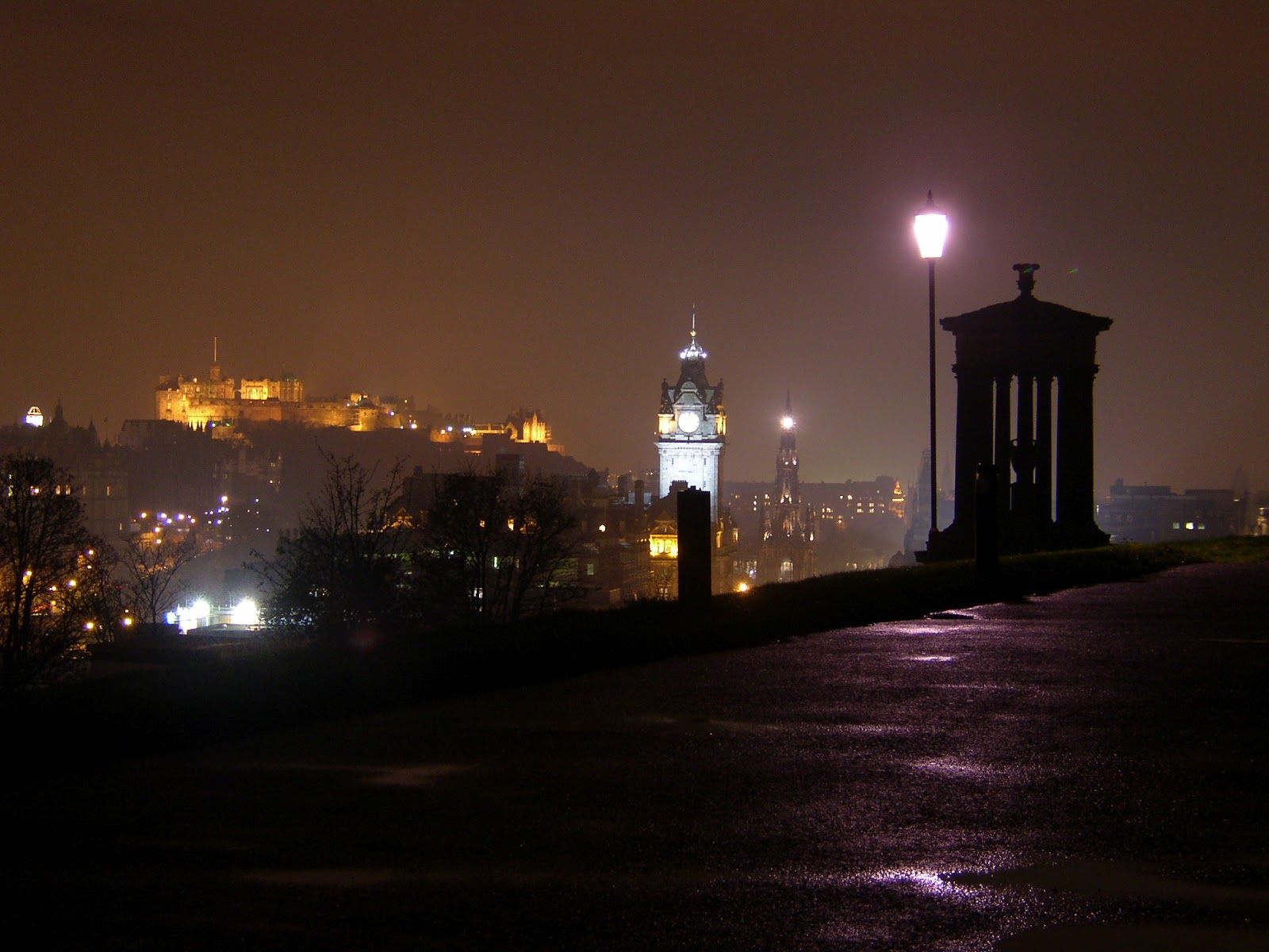 Welcome To The Cities At Night: Edinburgh (Scotland) At Night