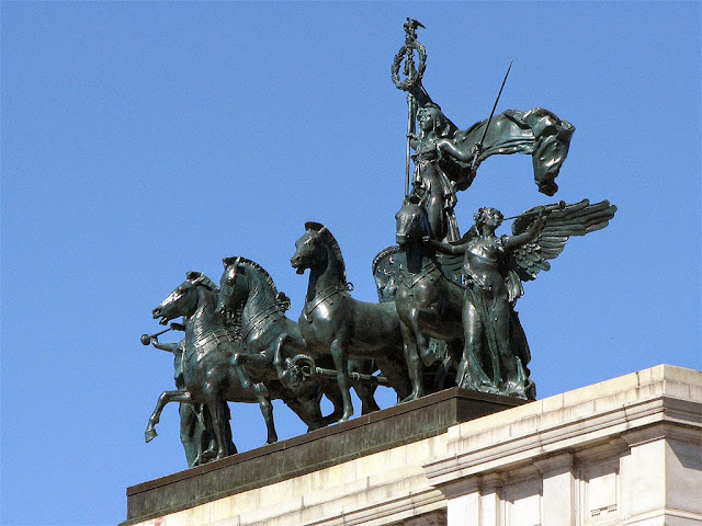 Daily Photo Stream: Crowning Sculpture