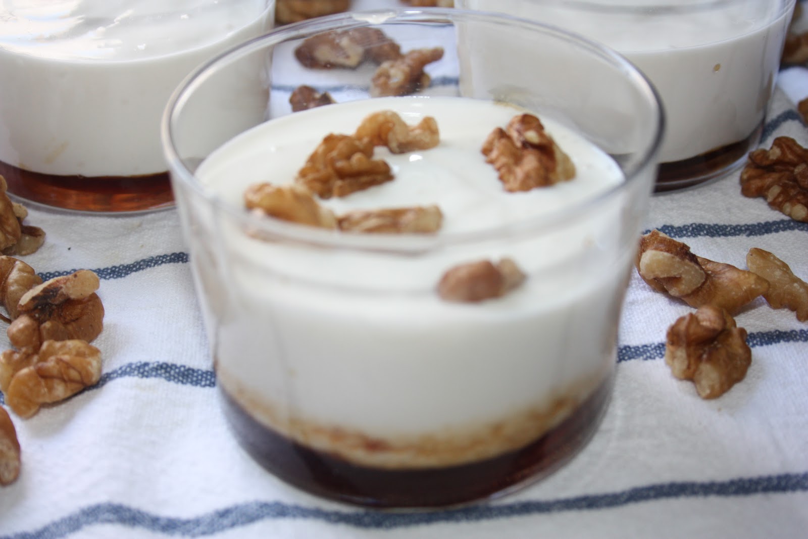Cocinateca: YOGUR CASERO DE QUESO QUARK CON MIEL Y NUECES