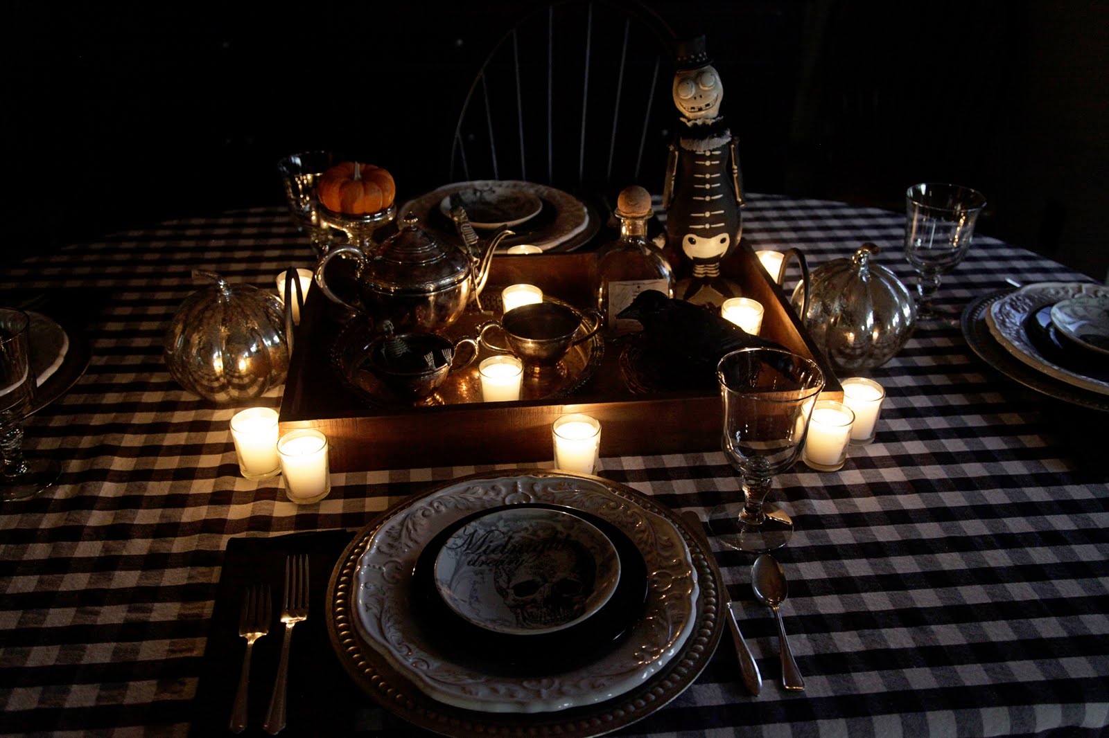 among the saguaros: a spooky table for Halloween...