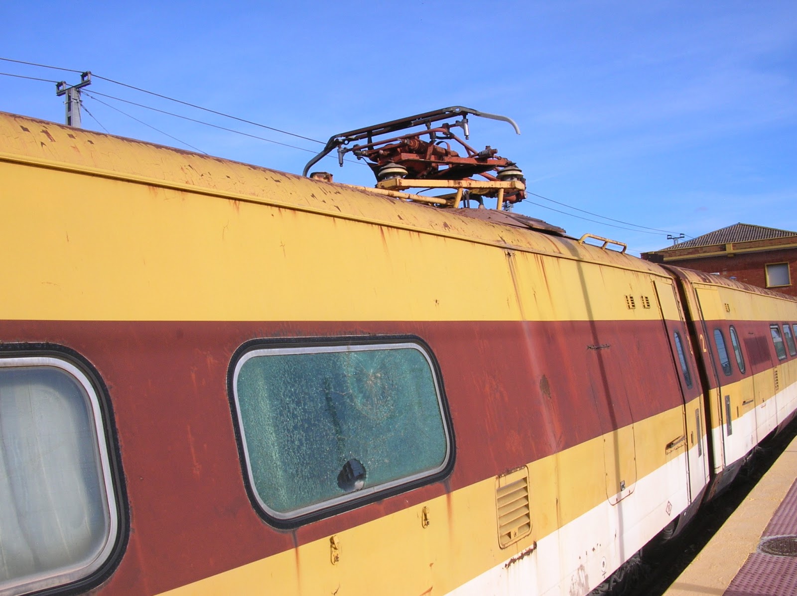 Renfe serie 443 "platanito" un tren basculante y singular