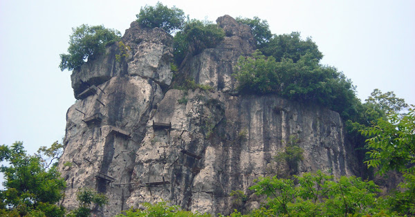 The Hanging Coffins of China And Philippines | Amusing Planet