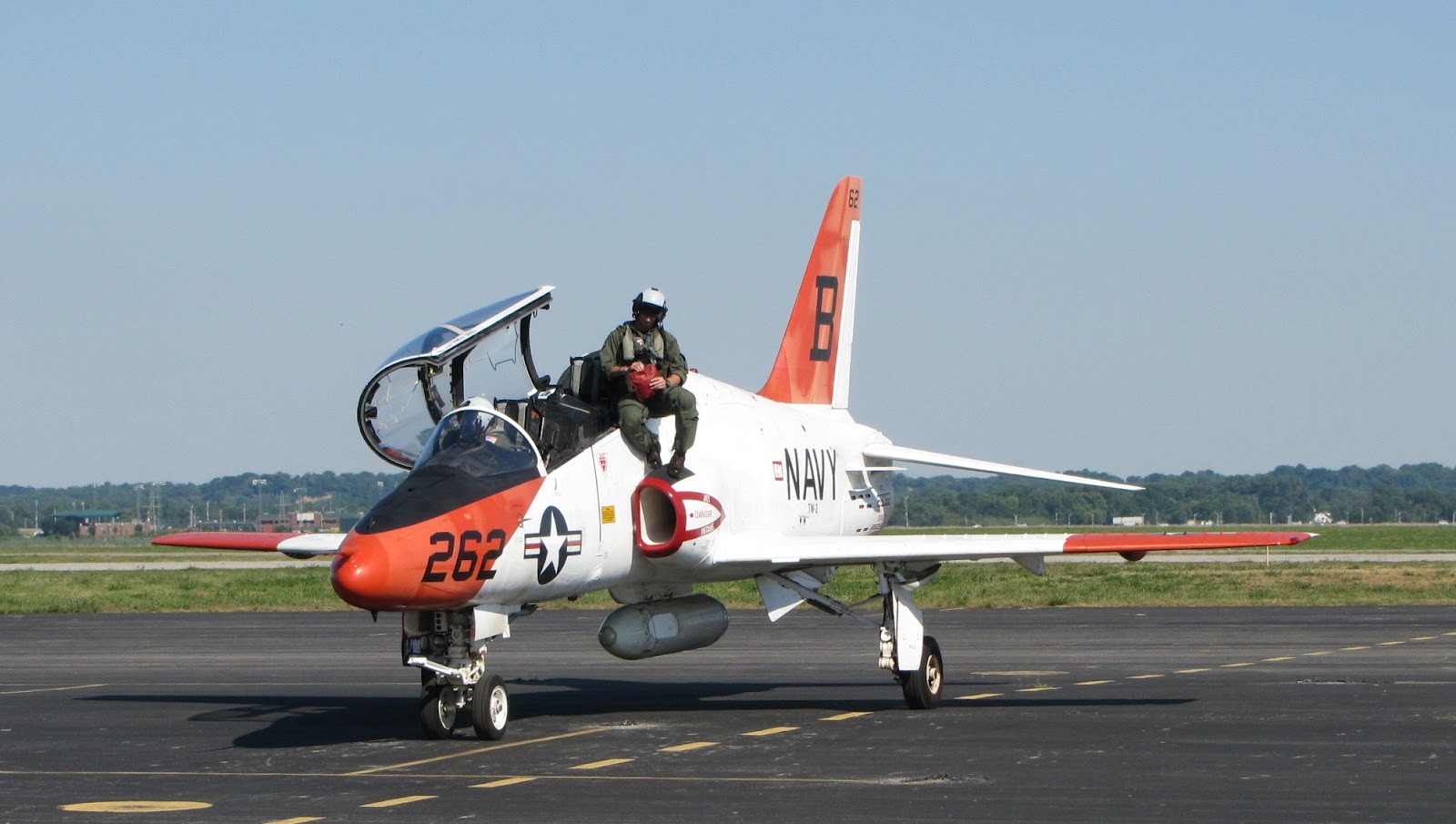 The Aero Experience: Sightings: U.S. Navy T-45C Goshawk Layover at St ...