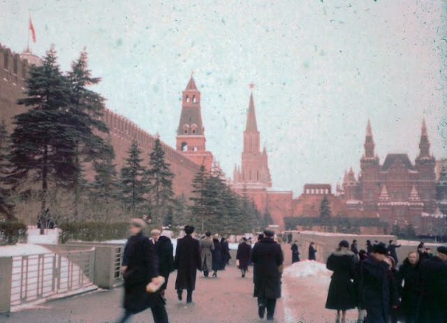 40 Fascinating Color Photos Capture Street Scenes of Moscow in the Mid ...