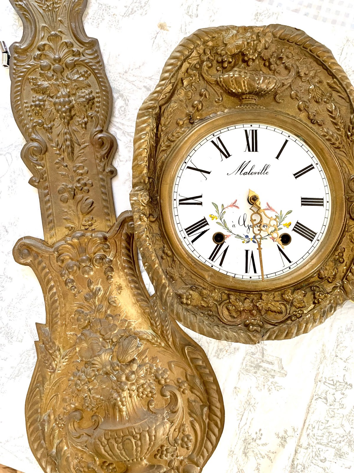 Maison Decor: A Fancy French Comtoise Clock