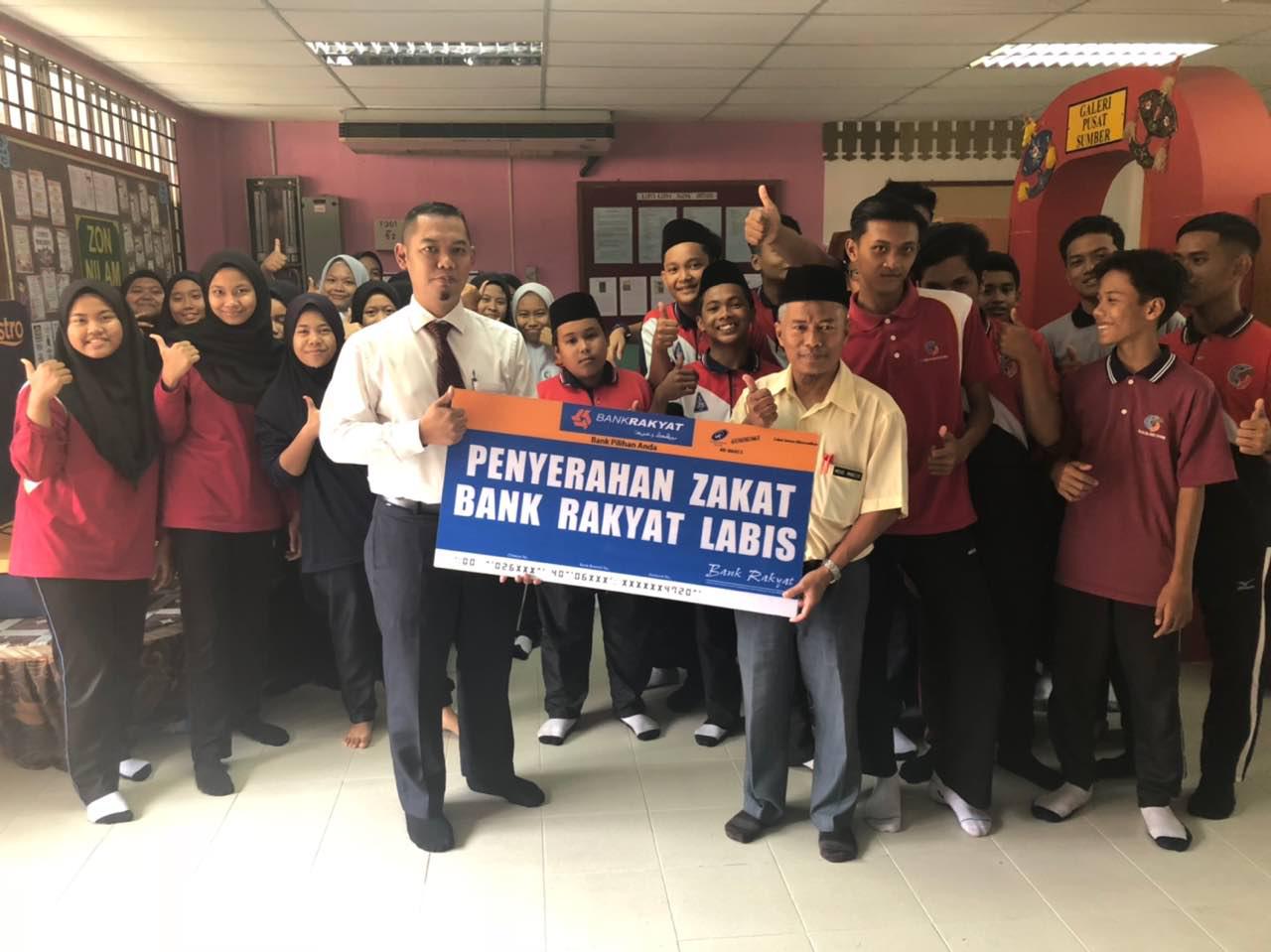 SMK FELCRA BUKIT KEPONG: Penyerahan Zakat Oleh Bank Rakyat Labis