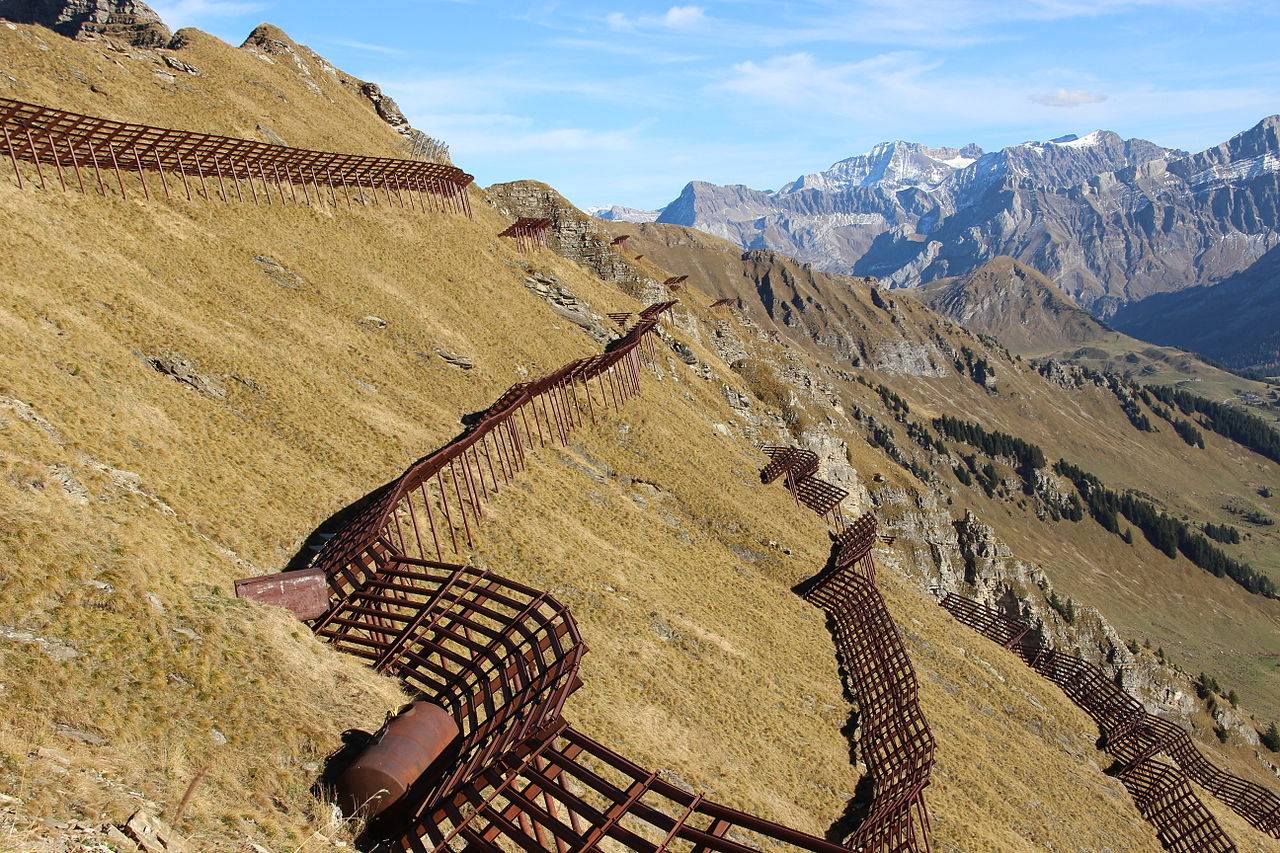 Avalanche Fences Exposed! ~ Kuriositas