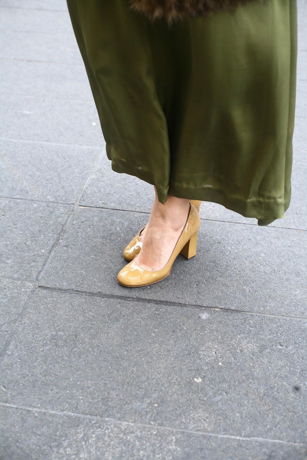 Street Gazing: Street Gazing... Caroline Knapp, Gilt groupe. NYFW ...