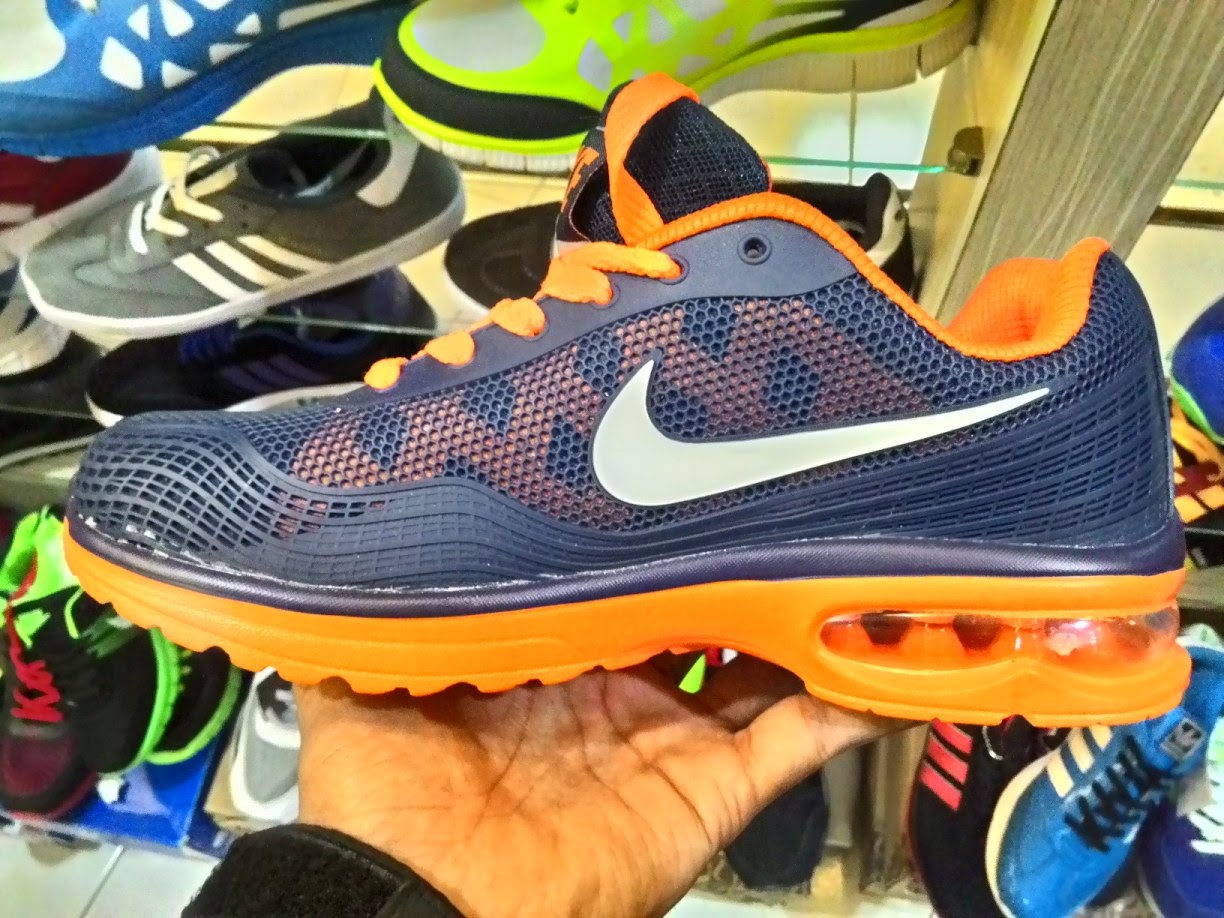 Nike Air Max - ONE LOVE